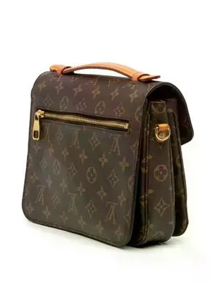 LOUIS VUITTON 2016 Monogram Pochette Metis