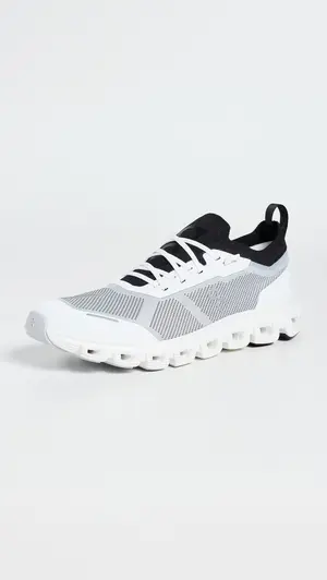 On Versa Sneakers - White/black