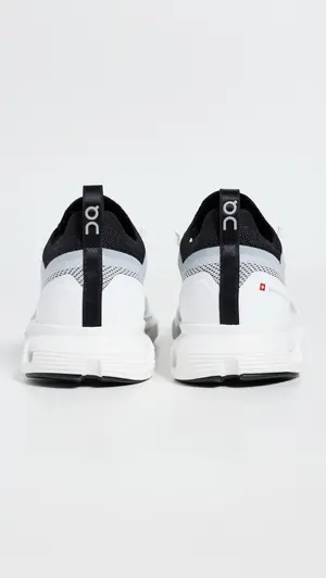 On Versa Sneakers - White/black