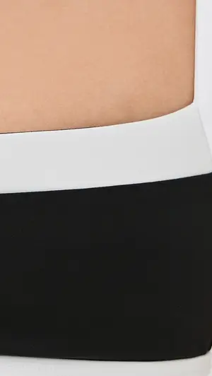 FORM Straight Neck Bra - Black/white