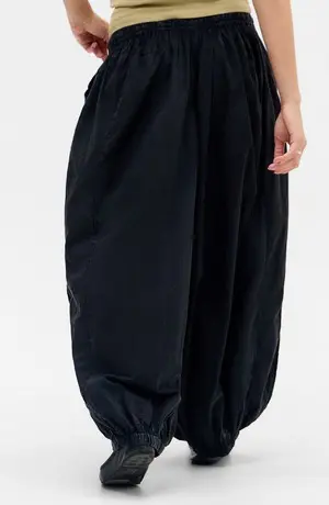 BDG URBAN OUTFITTERS Irina Balloon Pants