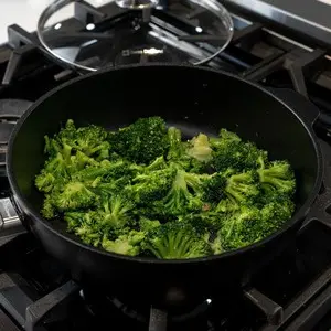SWISS DIAMOND Chd Nonstick Saute Pan With Glass Lid
