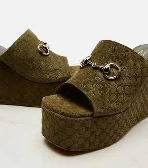 Gucci Horsebit Gg Suede Wedge Mules - Green