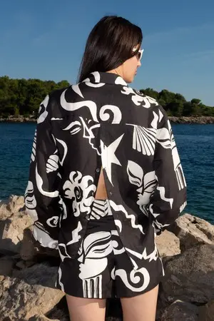 UNTITLED IN MOTION Zanaya Printed Button-up Shirt