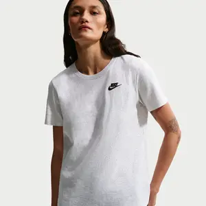 Nike Sportswear Club Essentials T-Shirt Brown