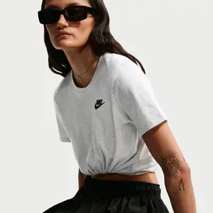 Nike Sportswear Club Essentials T-shirt - Brown
