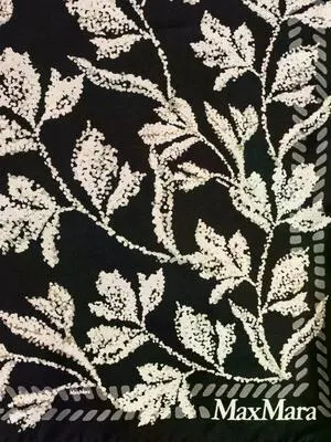 Max Mara Leaf-print Scarf - Black