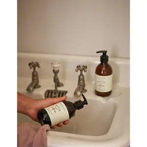 PLUM AND ASHBY Wild Fig & Saffron Hand And Body Wash 300ml