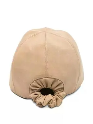 YVMIN Logo Appliqué Baseball Cap - Neutrals