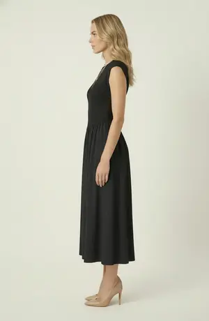 MODENAIRE Cap Sleeve Fitted Gathered Midi Dress - Black