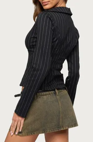 EDIKTED Pinstripe Fitted V-neck Shirt