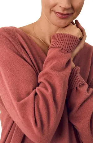 CELTIC & CO. Relaxed V-neck Geelong Wool Sweater