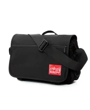 MANHATTAN PORTAGE Delancey Messenger Bag - Black