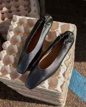 ATP ATELIER Moena Shiny Nappa Ballet Flats - Black
