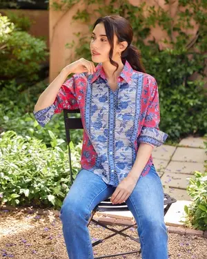 Karen Kane Ruched Sleeve Border Print Shirt