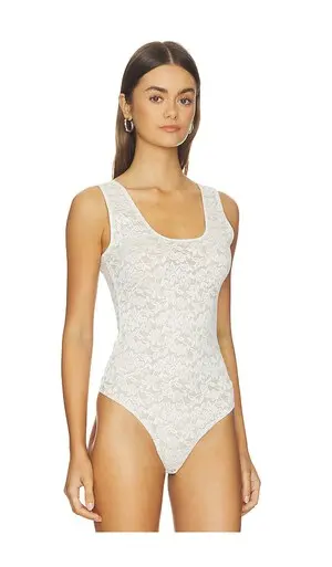 Good American Stretch Lace Scoop Tank Bodysuit - Chalk
