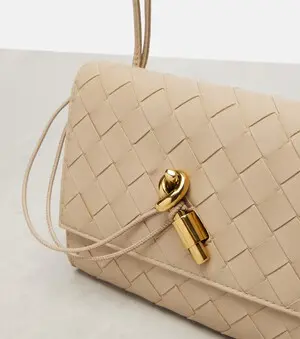 Bottega Veneta Andiamo Leather Pouch With Strap - Beige