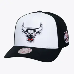 Mitchell & Ness Chicago Bulls Hardwood Classics Legendary Away Pro-pinch Adjustable Hat - White
