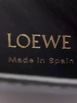 Loewe 2010-2026 Smooth Calfskin Pebble Pouch Crossbody Bag - Black