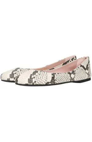 Pretty Ballerinas Round Toe Snakeskin Ballet Flats