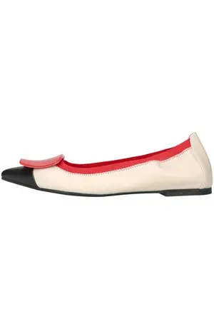 Pretty Ballerinas Pointed Toe Ballet Flat - Ivory