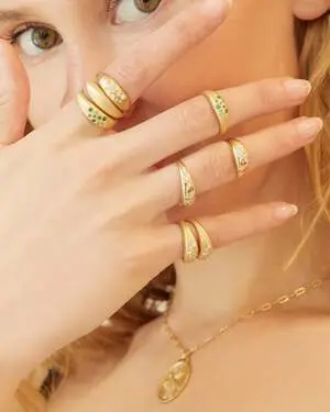 ELIZABETH MOORE Emerald And 18k Gold Fairy Dust Ring