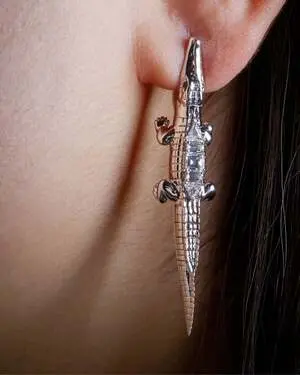 BIBI VAN DER VELDEN Diamond & Tsavorite Alligator Drop Earring - Silver