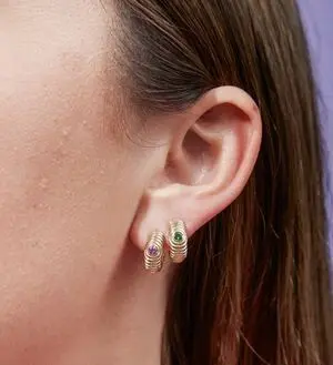 CAMPBELL + CHARLOTTE 14k Ribbed Hoop Earrings - Tsavorite