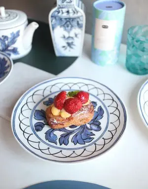 TWIG NEW YORK Heritage Blue Bird Salad Plate