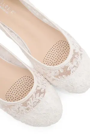 KAILEE P Crochet Lace Ballet Flats - White
