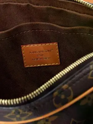 LOUIS VUITTON Monogram Canvas Nil Messenger Bag - Brown