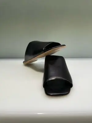 LA ROSE Sabot Nappa Slides - Nero