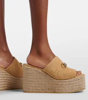 Gucci Horsebit Suede Espadrille Wedges - Beige