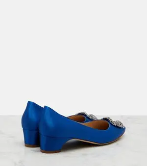 Manolo Blahnik Hangisi Embellished Satin Pumps - Blue