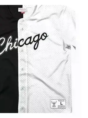 Mitchell & Ness Chicago Bulls Split-color Baseball Shirt