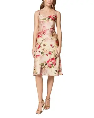 Donna Karan New York Scoop Neck Dresses