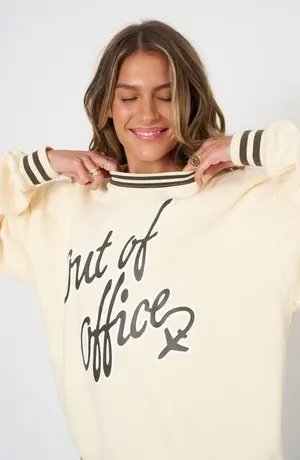 THE MAYFAIR GROUP Oversized Graphic Sweatshirt