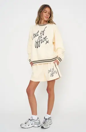 THE MAYFAIR GROUP Oversized Graphic Sweatshirt