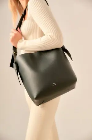 LA PORTEGNA Paula Versatile Crossbody Bag