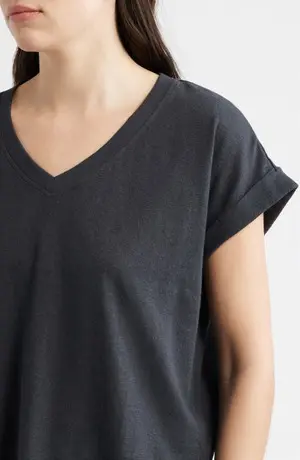 CITY BLUES V-neck Short Sleeve T-shirt - Black