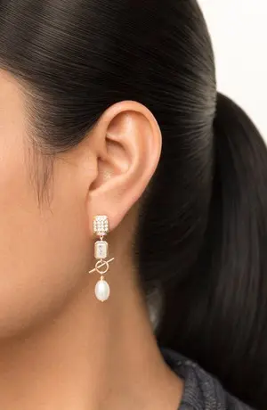 LA MENO Geometric Drop Earrings