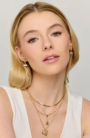 LA MENO Honey Bee Drop Earrings