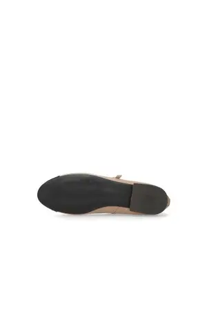 Pretty Ballerinas Round Toe Ballet Flat With Heel And Strap