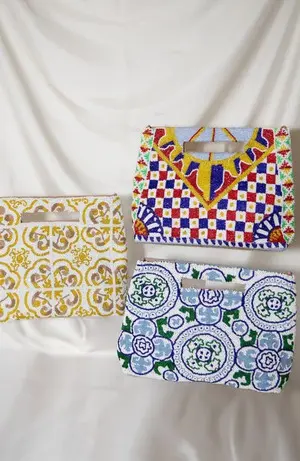 ISLAND TO EAST SIDE Rosette Mosaic Tile Handle Pouch