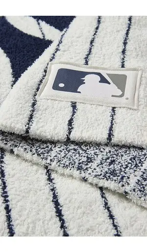 Barefoot Dreams Cozychic New York Yankees Stroller Blanket In White