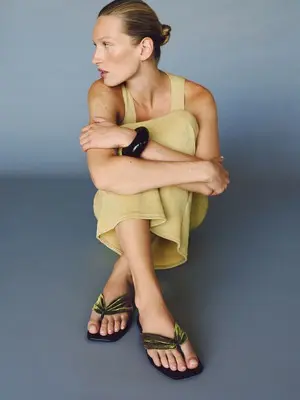 REFORMATION Larsen Thong Sandal - Green