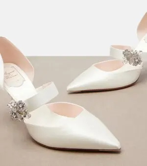 ROGER VIVIER Mini Bouquet" Embellished Satin Pumps - White