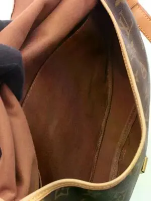 LOUIS VUITTON 2001 Saumur 30 Crossbody Bag