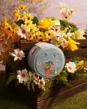 FABLE ENGLAND X Peter Rabbit Embroidered Circle Jewellery Box