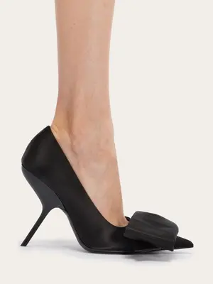 FERRAGAMO Erica Bow-detailed Satin Pumps